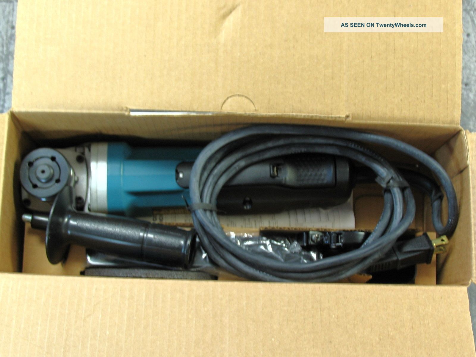 Makita 9564pc 4 - 1/2 In Sjs Paddle Switch Angle Grinder