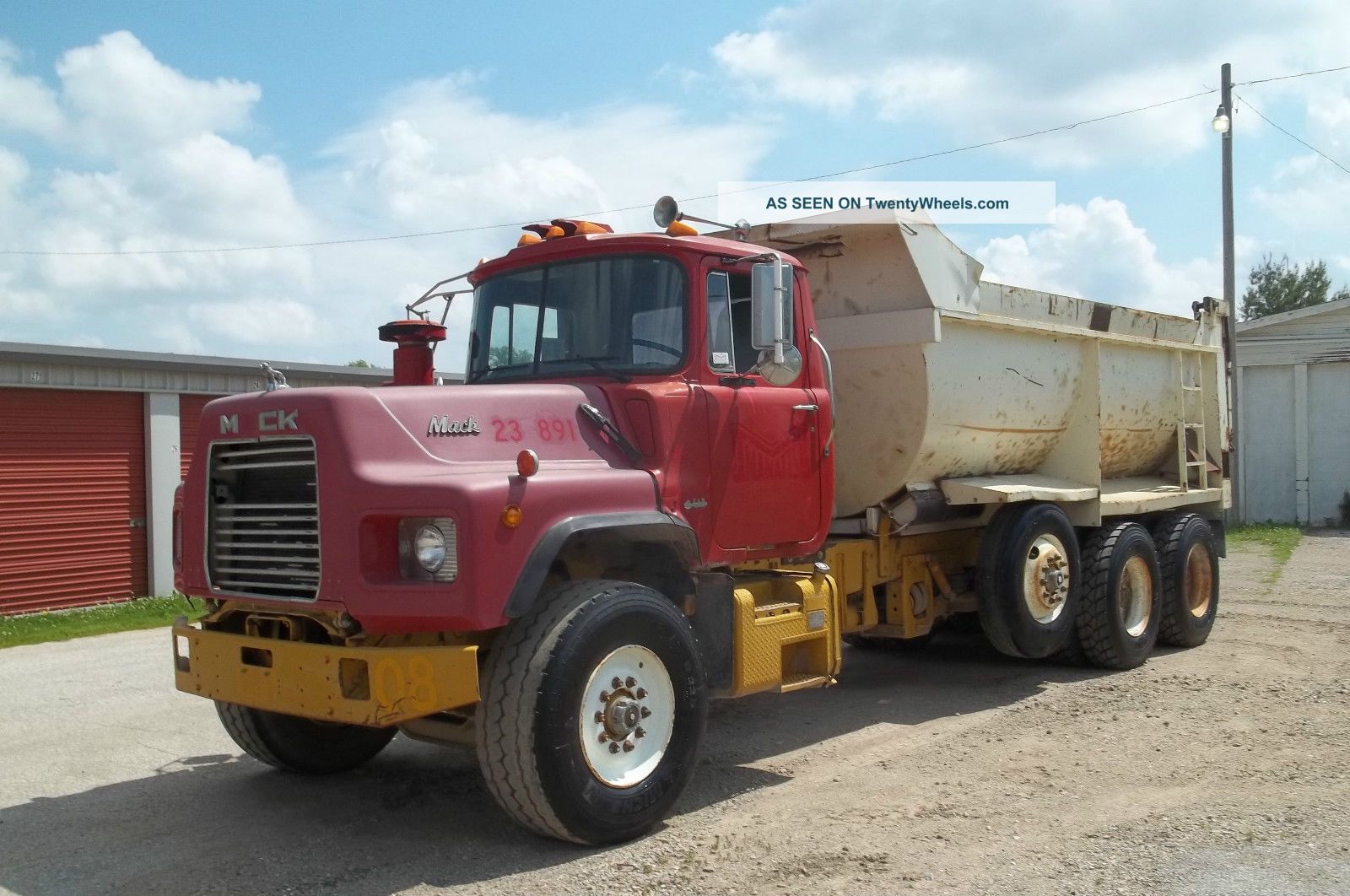 1991 Mack Dm690s