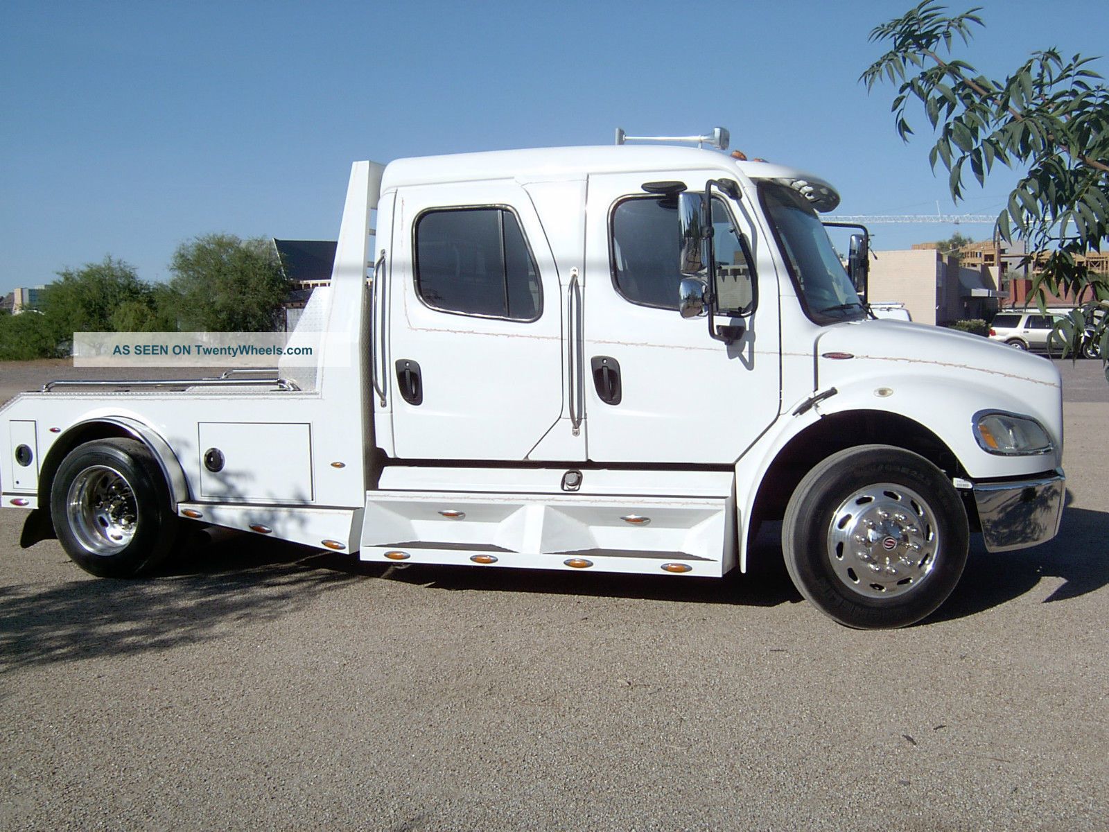2005 Freightliner Sport Chassis Crew Cab