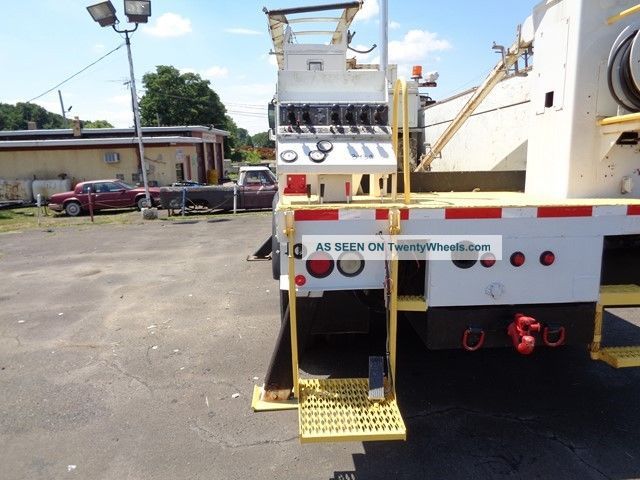 2003 International 7400 Digger Derrick Bucket Truck